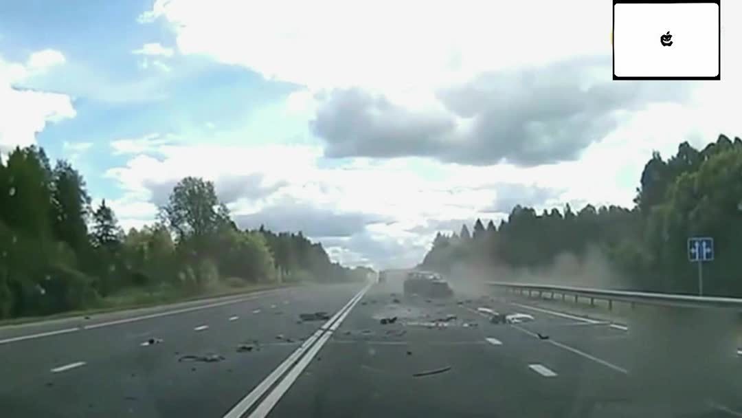 交通事故才是鬼门关,行车记录仪拍下的画面以警示人们安全驾驶!