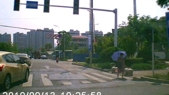 道路千万条,安全第一条。道路是我家的,看看这仁兄的表现