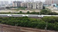 京广高铁上的CRH380AL型动车组和CRH3C型动车组在广州北站相遇