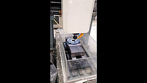 数控小铣床 使用mach3加工零件