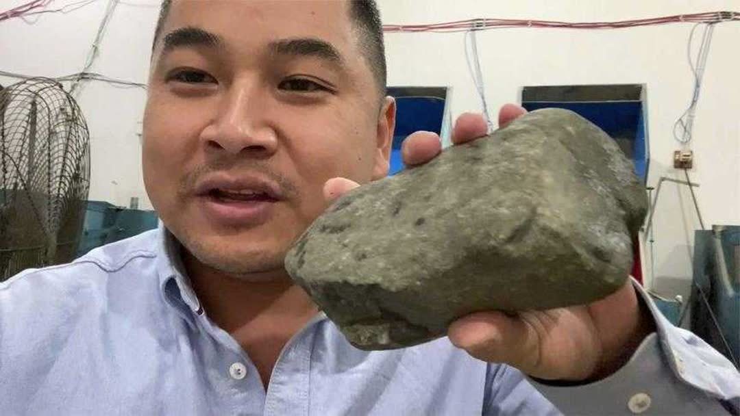 蒙头料更考研眼光,莫西沙全赌翡翠原石马上开切,会有惊喜么