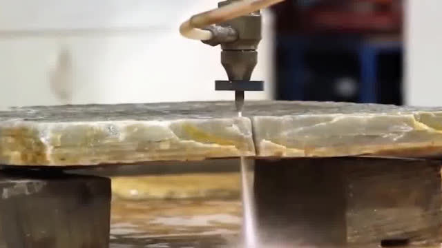 必看的强大的石材切割机,切石头就像...