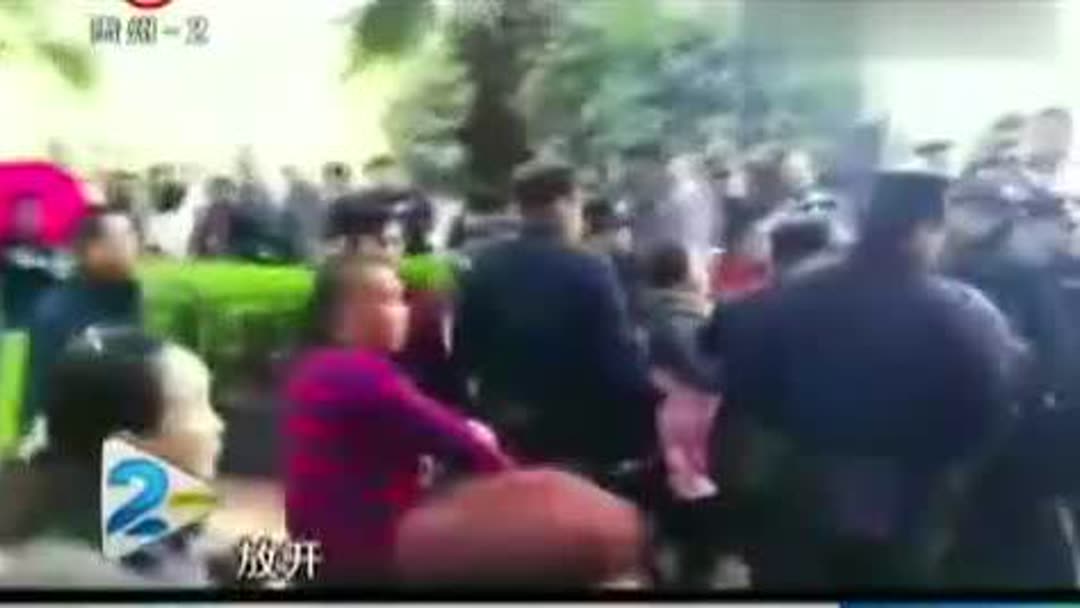 贵阳中山东路 城管保安起冲突