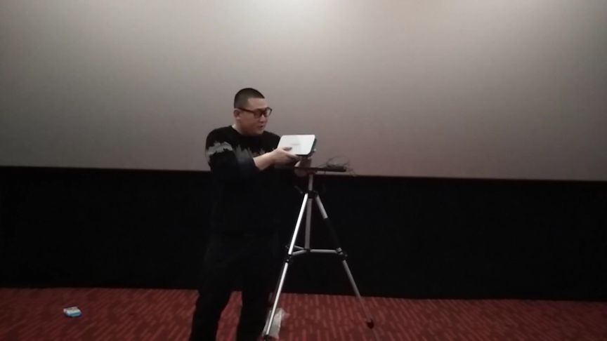 1700元+微型投影仪拿到电影院在大荧幕上投放啥感觉,效果咋样!