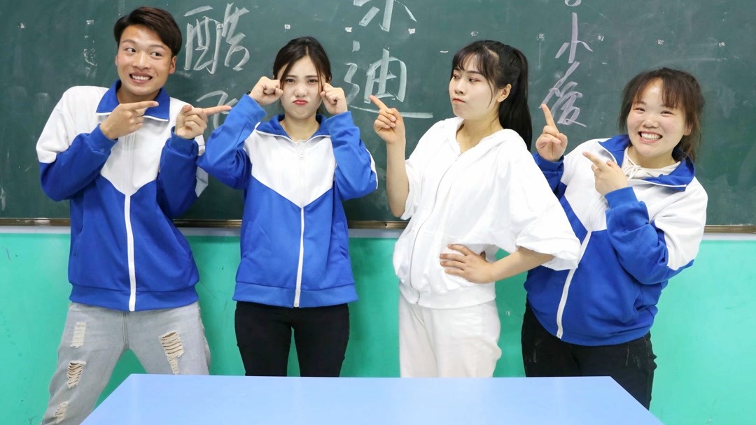 新老师1:新老师让学生自我介绍,学霸说出名字后却受罚?啥情况