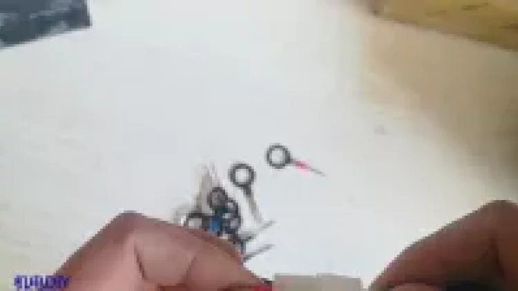 小伙上网买了几个汽车端子退线器!一试还效果不错