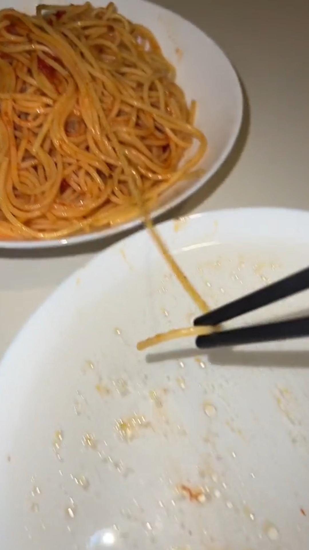 面条有点咸怎么办?网友:学会了我妈得揍我