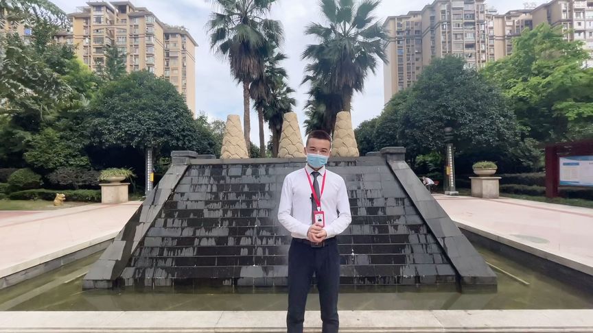 带你看一套布局很好的电梯房,小区环境优美,绿化覆盖率高!