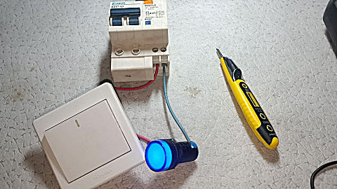 电工知识:电灯不亮了,很少有电工教给你,这个方法查故障,比万用表还好用