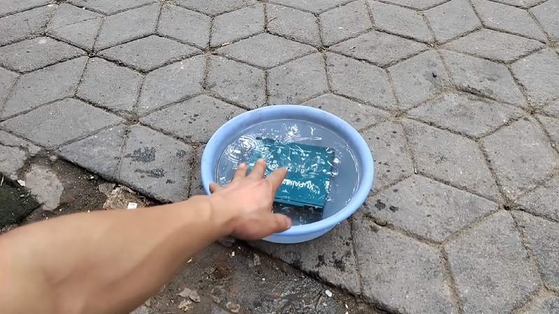 电动车电池到底能不能泡水,有没有防水功能呢?