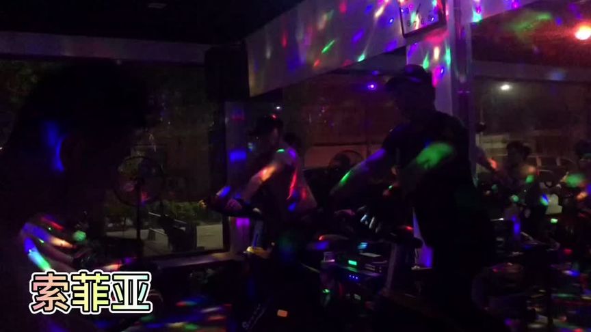 一起来感受动感单车,气氛爆赞#动感单车