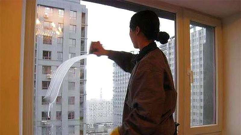 大扫除擦玻璃很费劲?教你实用小妙招,擦的干净明亮还不留水印