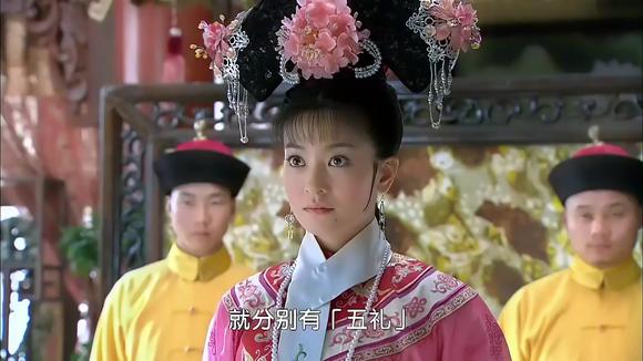 还珠格格:小燕子跟容嬷嬷学规矩,下跪磕头,心不在焉能学会吗