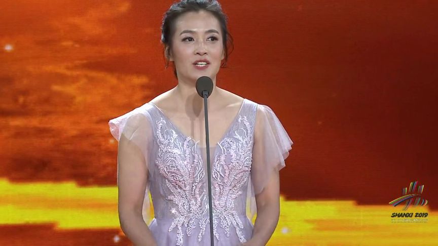 滑雪运动员满丹丹在二青会闭幕式上的演讲太牛了