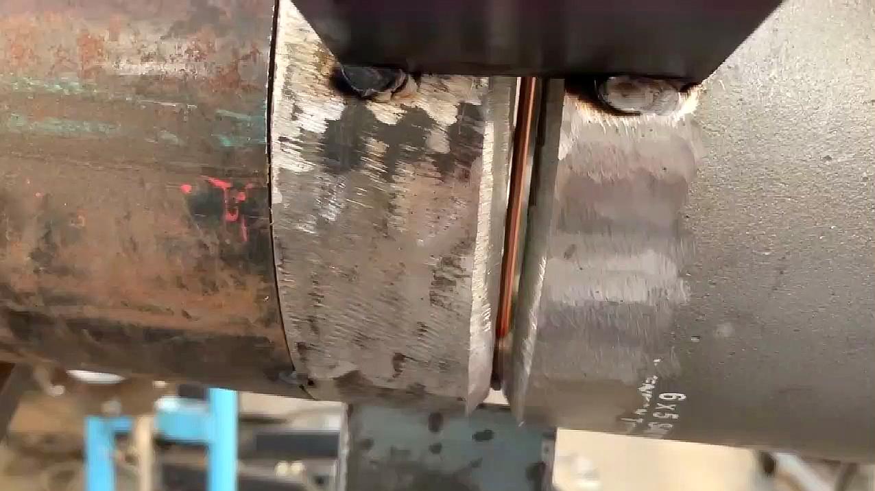 怎样把两根钢管焊接在一起,看日本高级焊工怎么做的,涨见识