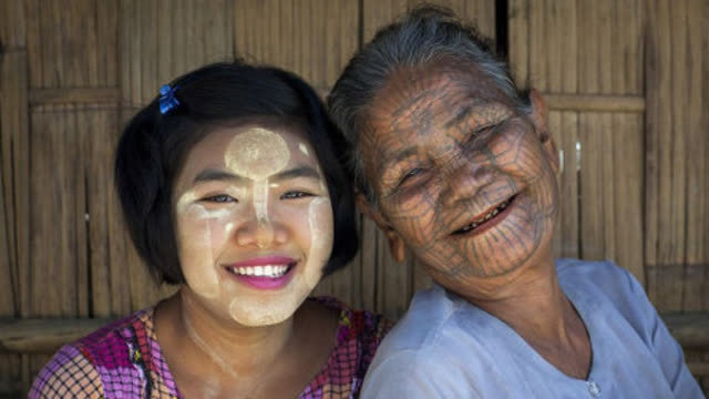 这个少数民族的传统文化就是妇女们都将会有纹身?