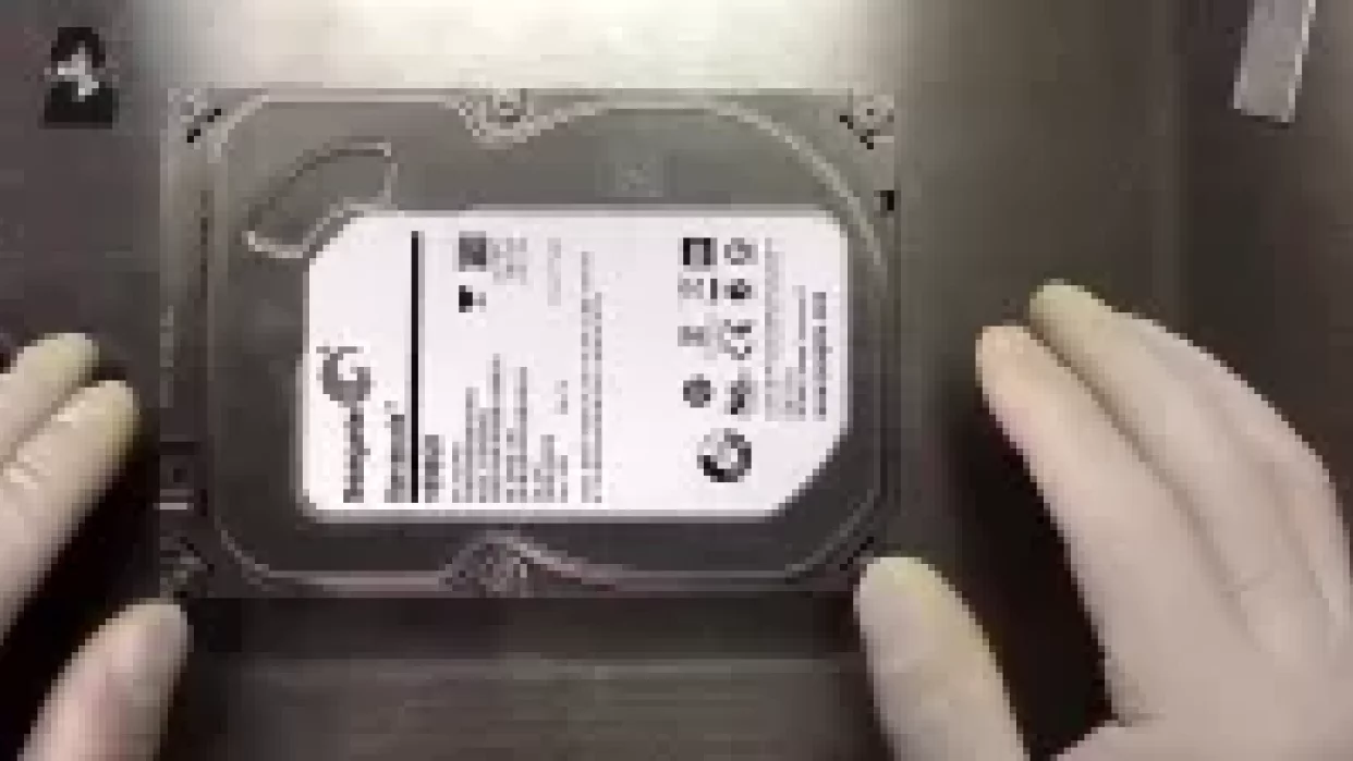 如果硬盘出现物理故障,人为破坏怎么办?则需要开盘才能恢复数据