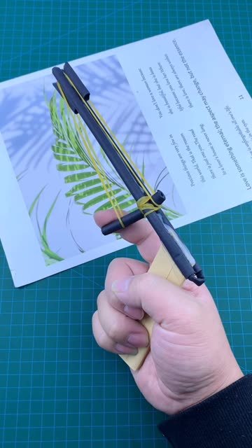 一把炫酷又好玩的橡皮筋发射枪