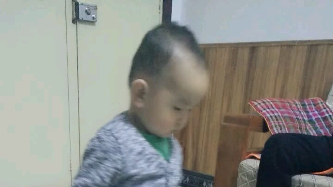 半晚上就玩这推推车了,真的有意思吗?