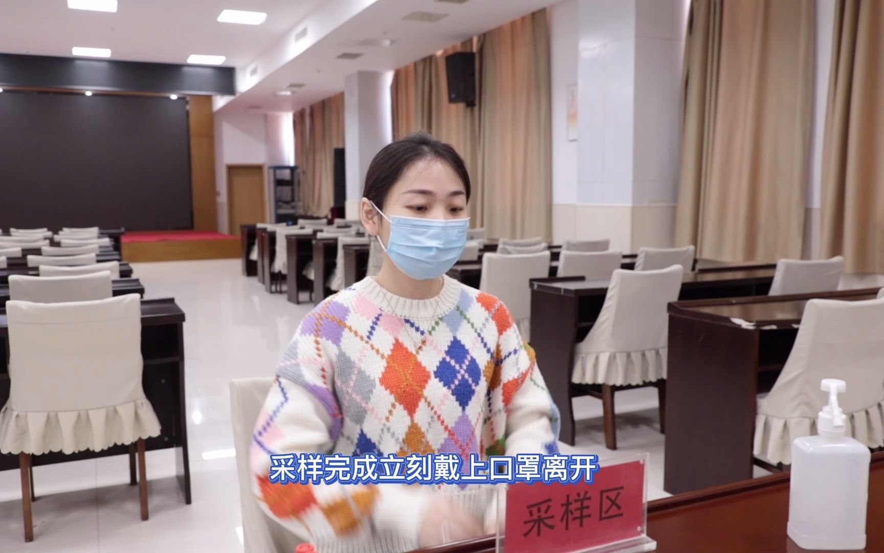 核酸采样过程中,摘口罩的正确方式,get!