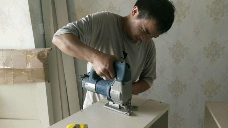 同学带广州靓仔去体验6000块一月的家居装修,这工作有前途吗?