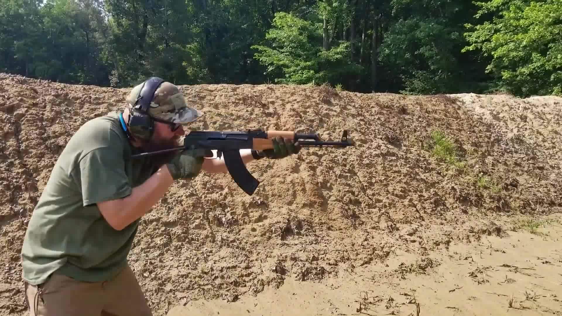 AK47突击步枪,靶场射击测试 简单抗造是它最大优点!