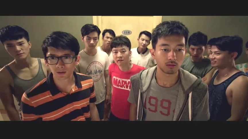 大学生宿舍之间打群架 打的还是不够过瘾