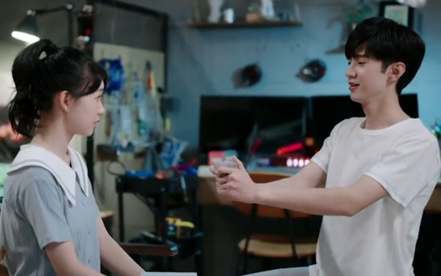 所有的方程都有解法,爱却是无解的命题,如果非要让我给一个答案的话,...