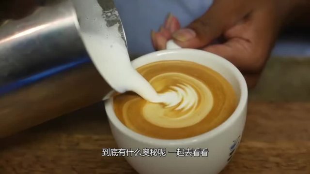 小伙开了一家咖啡店,每一杯咖啡都做成了艺术品,顾客都舍不得喝