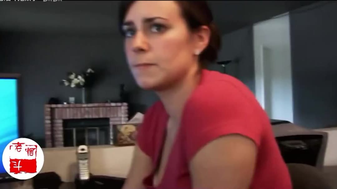 几分钟看完恐怖片《鬼影实录》,外国妹子用相机录下恐怖一幕!