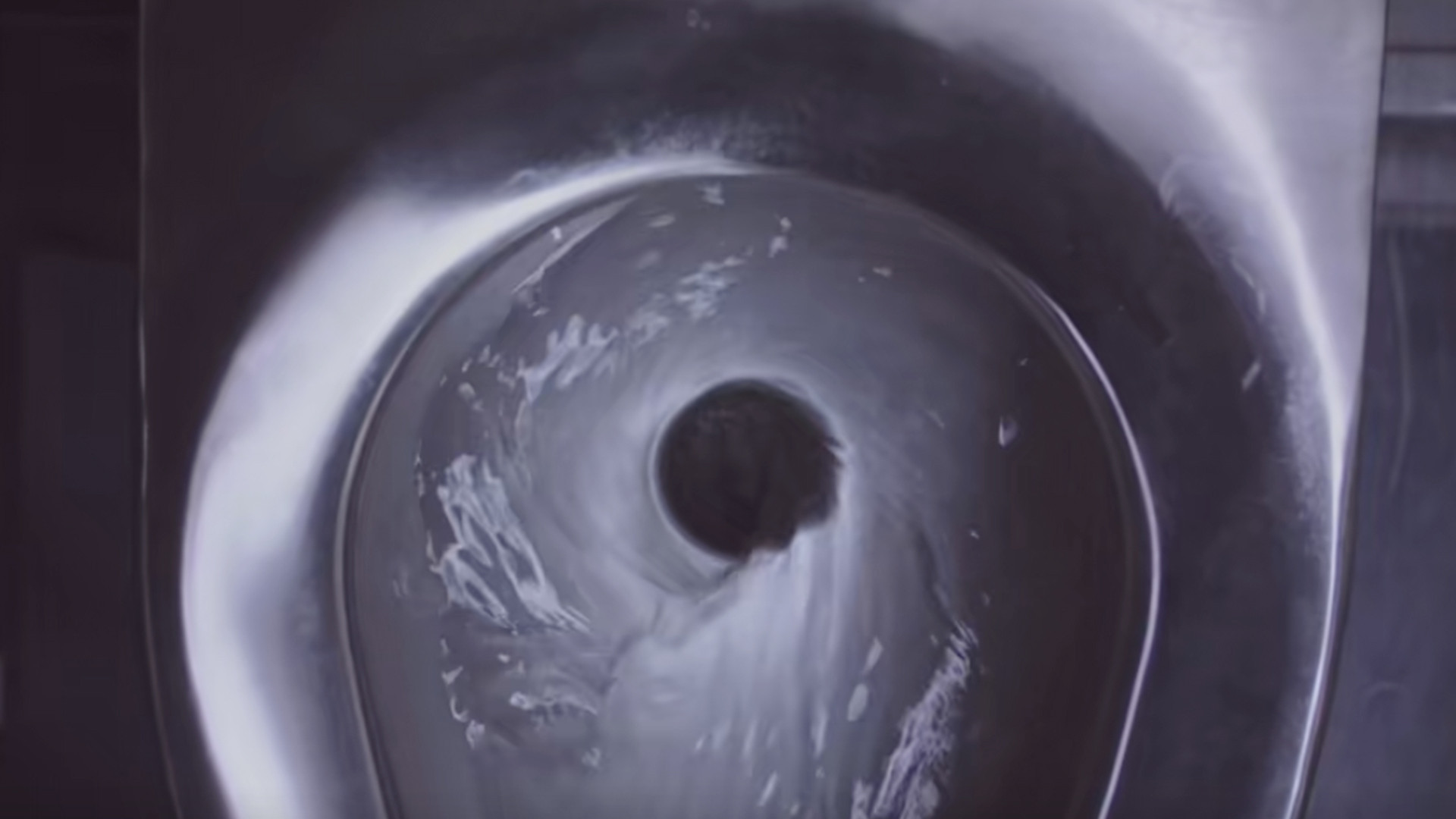 高智商罪犯被困海上监狱,仅凭马桶水流方向确认位置,成功越狱