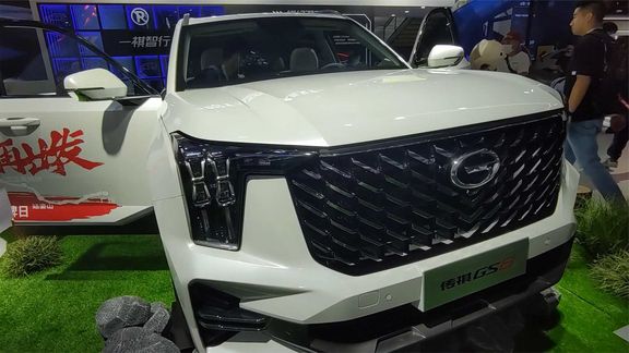 实拍第二代传祺GS8,两种外观,提供燃油版和混动系统,该怎么选