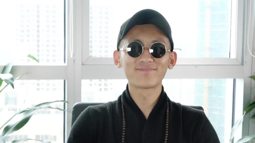 屌丝编辑疯狂跪舔 奥迪跑车能打个折吗?