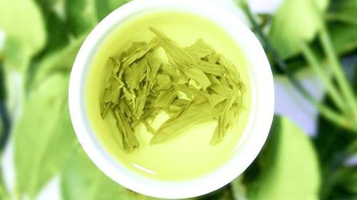 每天用桑叶泡水喝,半个月后,身体收获三个意外改变