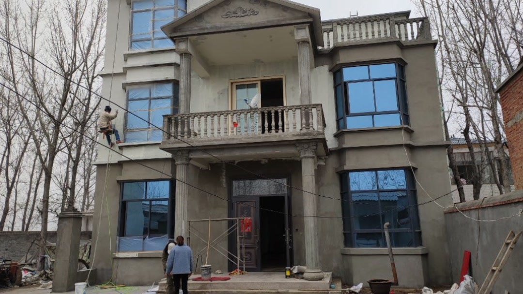 农村建三层小别墅,花费四十多万,外墙喷真石漆,简洁大方