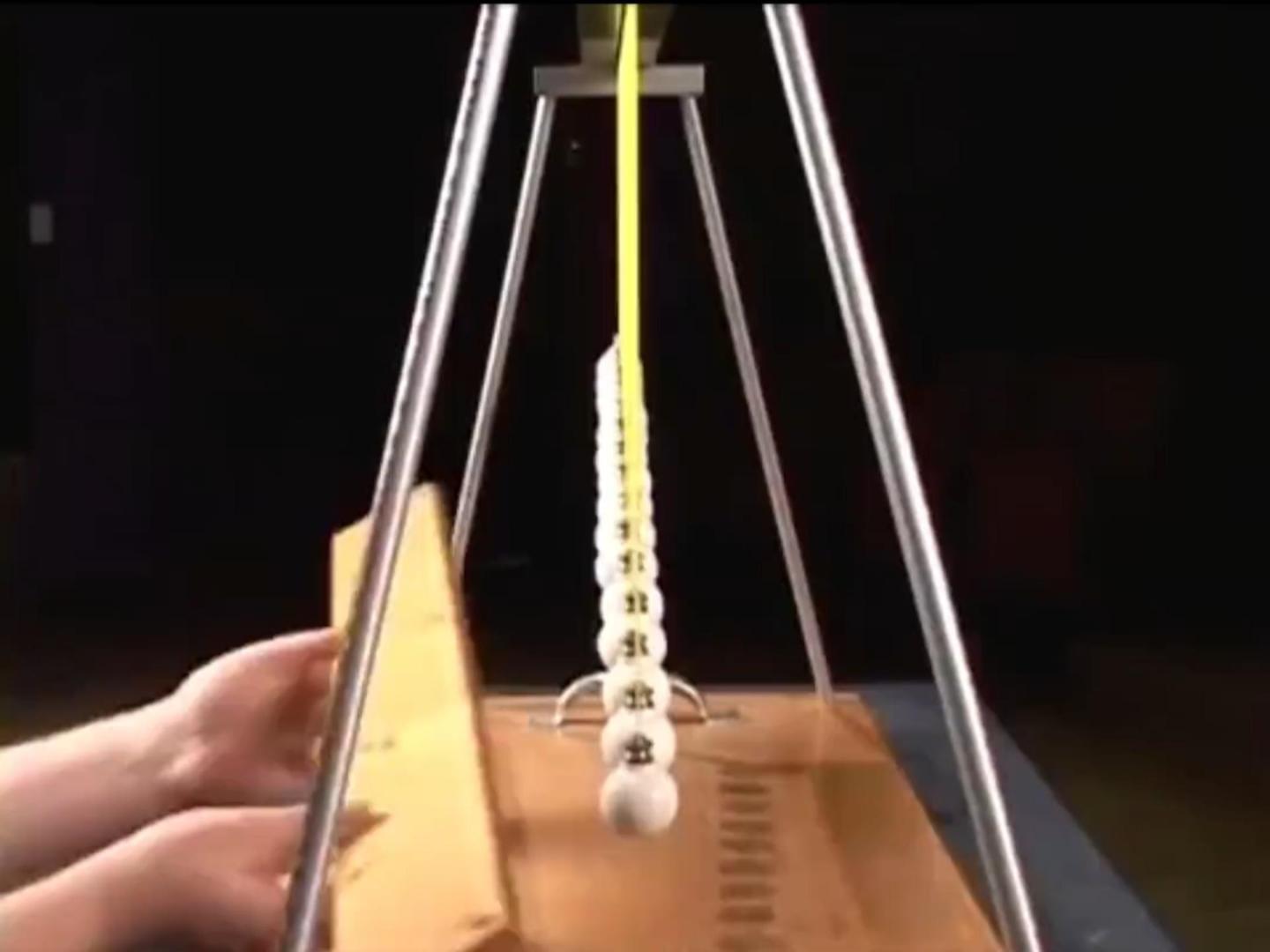 单摆组成的系统,看似混乱的随机摆动,其实内涵规律