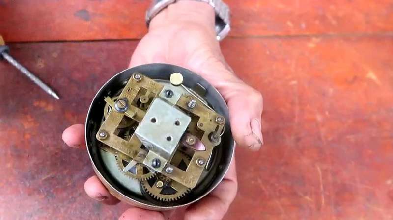 大爷翻新修复老时钟,手艺出色,这手艺简直无人能比