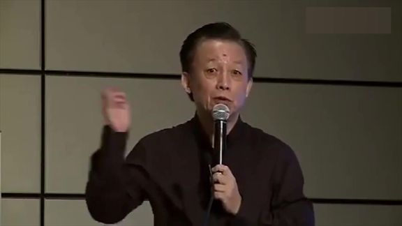 易中天:和领导坐一辆车,这是有讲究的,座位千万不能随便坐!