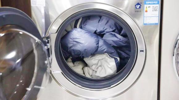 羽绒服也是可以用洗衣机洗的,掌握几个小技巧,既简单还实用