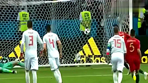 C罗在俄罗斯世界杯上演帽子戏法,这个男人有点一打十的感觉