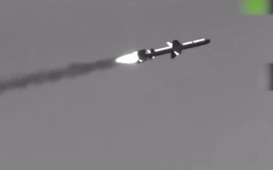 在导弹的第一视角下,击中目标是什么样的画面?