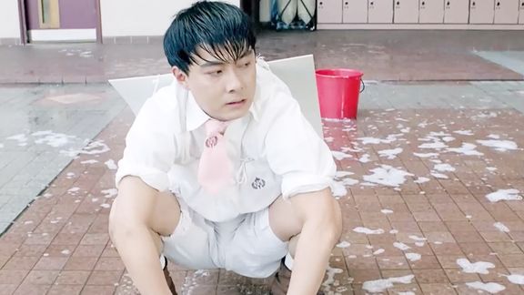 超级学校霸王:大雄跟大哥打架,却误伤校长,被罚打扫卫生