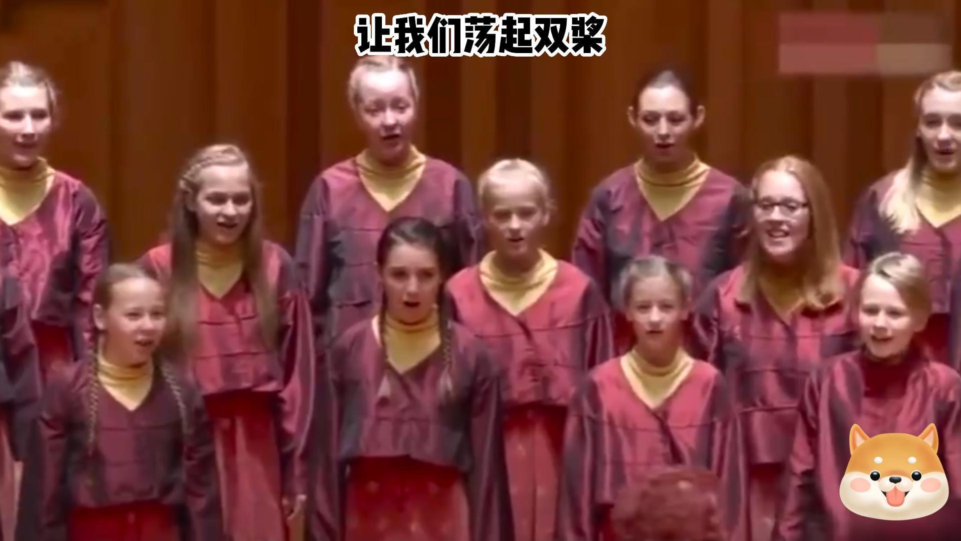 外国人展示中国歌曲《让我们荡起双桨》,太厉害了