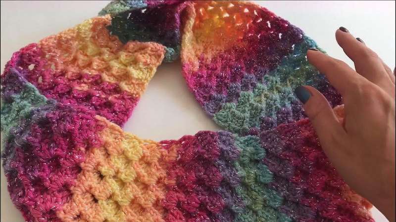 钩针编织五颜六色围巾,简单漂亮,自己也织一条过个有意义的冬天