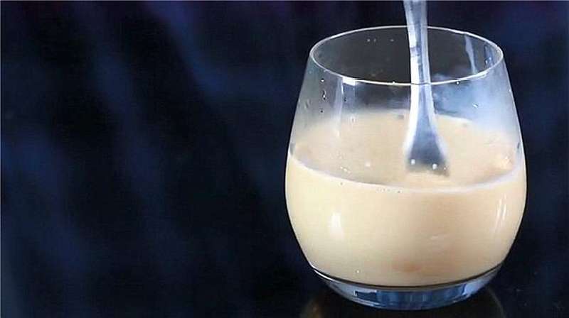 网红奶茶的制作步骤,这简单粗暴的调制过程,真的超级想喝掉!