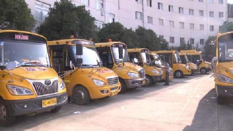 智慧校车投入使用,孩子遗忘在车上会报警