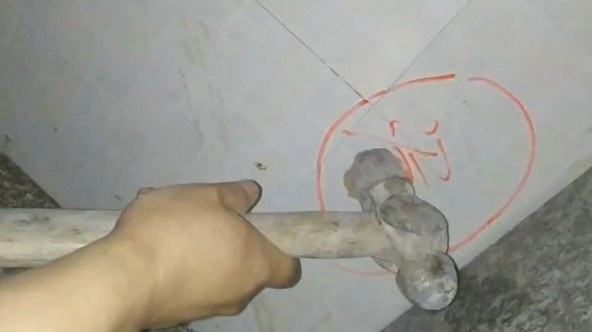 精准查暗管漏水,一块砖的位置维修好漏水点!