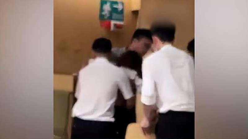 海底捞客服回应“一女子就餐时意外身亡”:配合有关部门调查