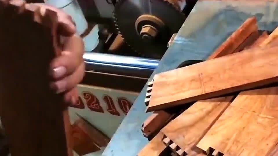 流传千年的榫卯结构,不用一钉一胶就很结实,不愧是中国制造