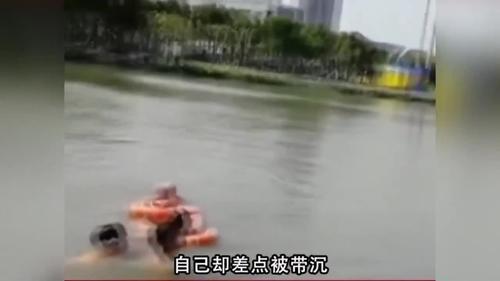 76岁老人勇救200斤溺水小伙,网友留言:老当益壮勇者无畏